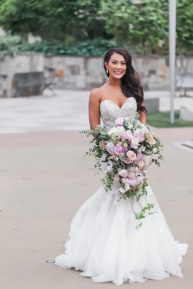 You've Never Seen a Ultra Violet Modern Wedding This Beautiful