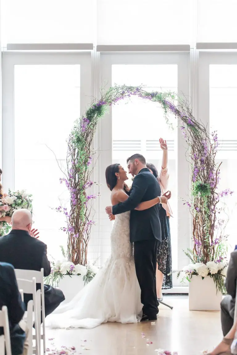 You've Never Seen a Ultra Violet Modern Wedding This Beautiful